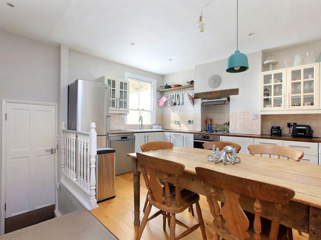 2 bed flat for sale in Battersea Rise, Battersea, London SW11 - Zoopla