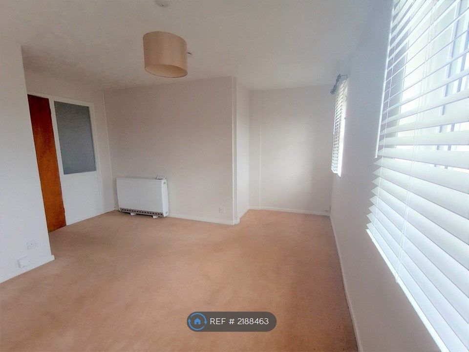 Room to rent in Wyatt Road, Crayford, Dartford DA1, £1,250 pcm - Zoopla