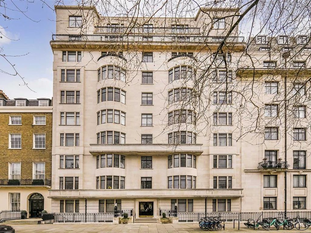 2 bed flat for sale in Portland Place, London W1B, £995,000 - Zoopla