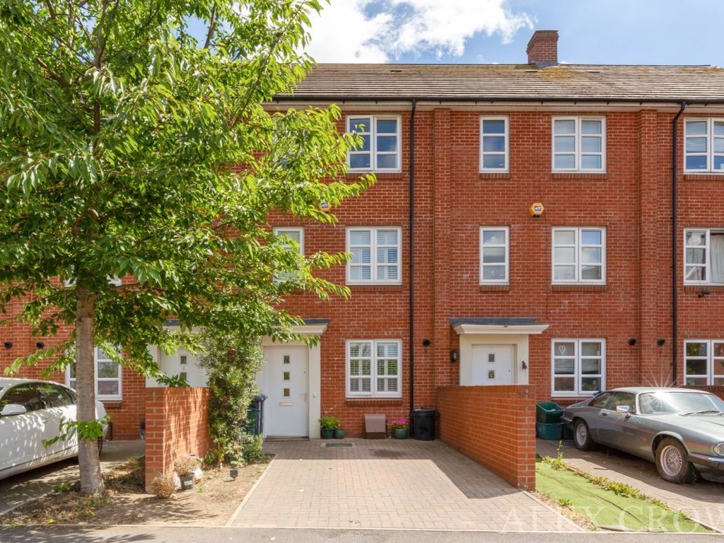 4 bed town house to rent in Brickfield Road, Mitcham CR4, £2,495 pcm ...