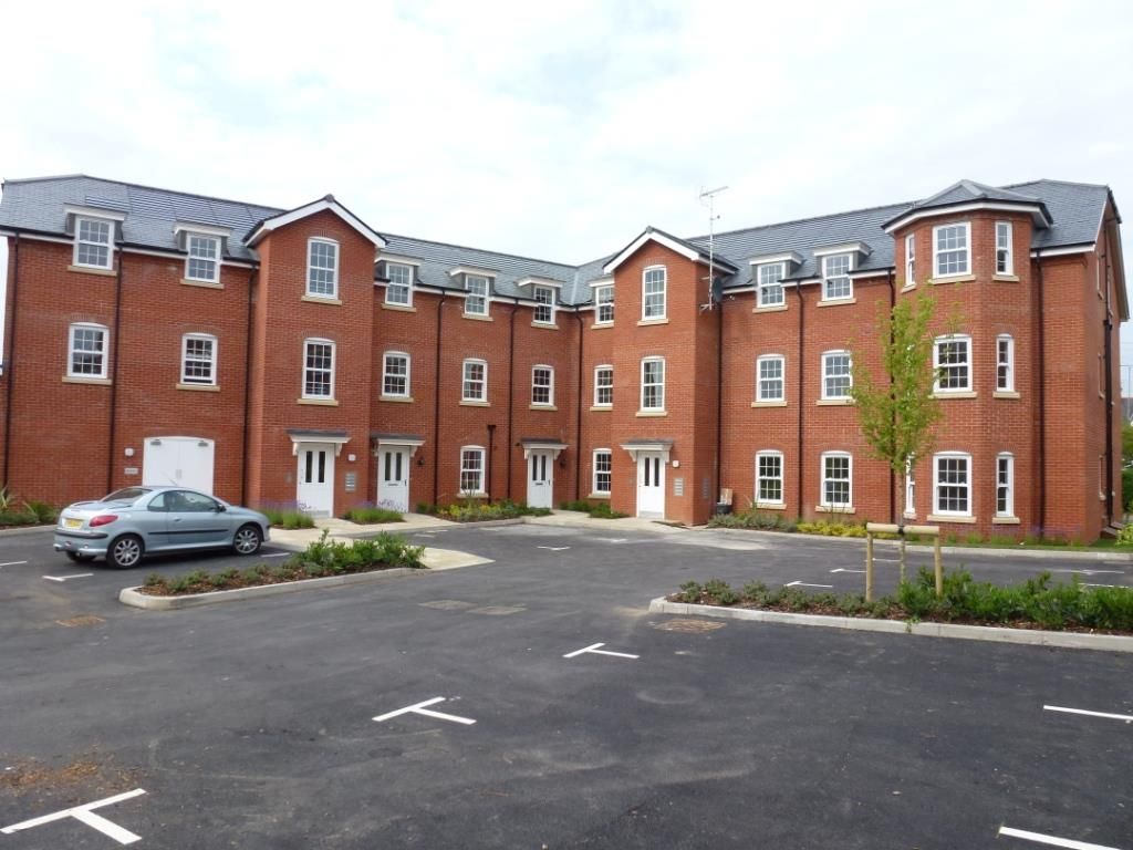 2 bed flat to rent in George Roche Road, Canterbury CT1, £1,250 pcm ...