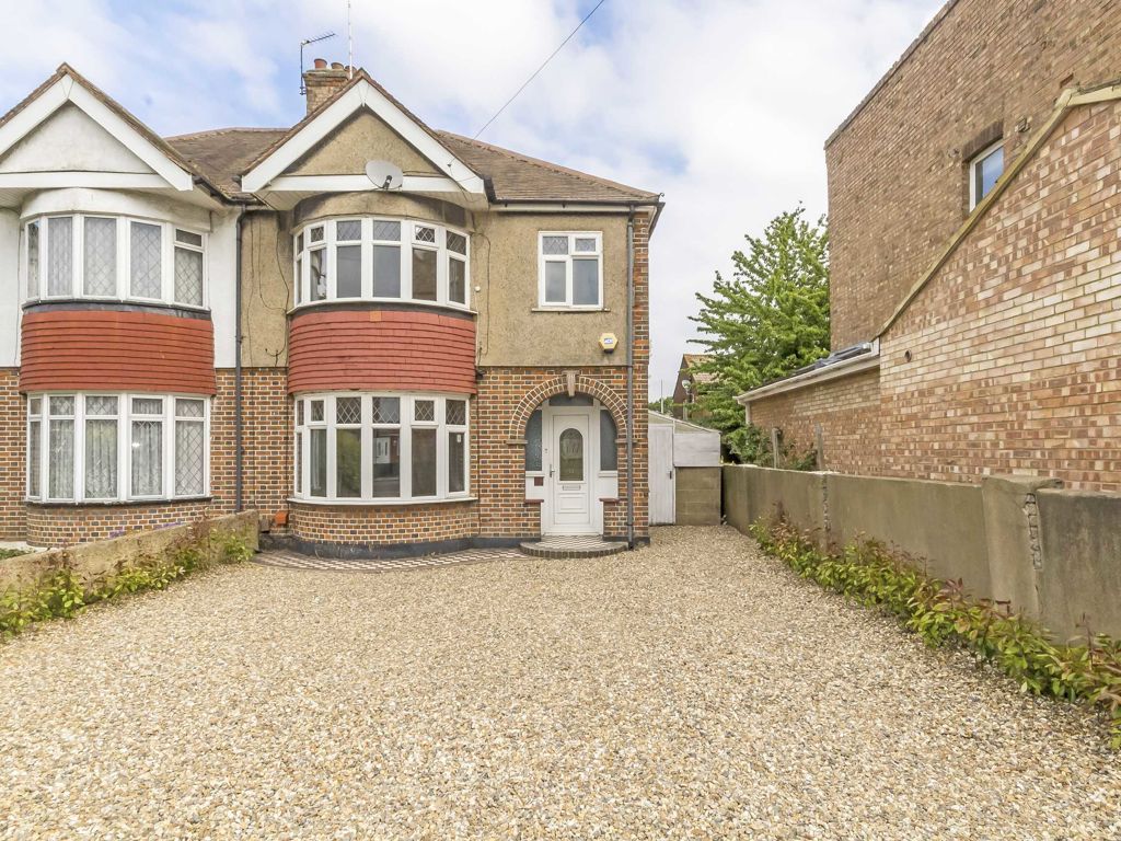3 Bed Property To Rent In Nelson Road Whitton Twickenham Tw2 £2 495