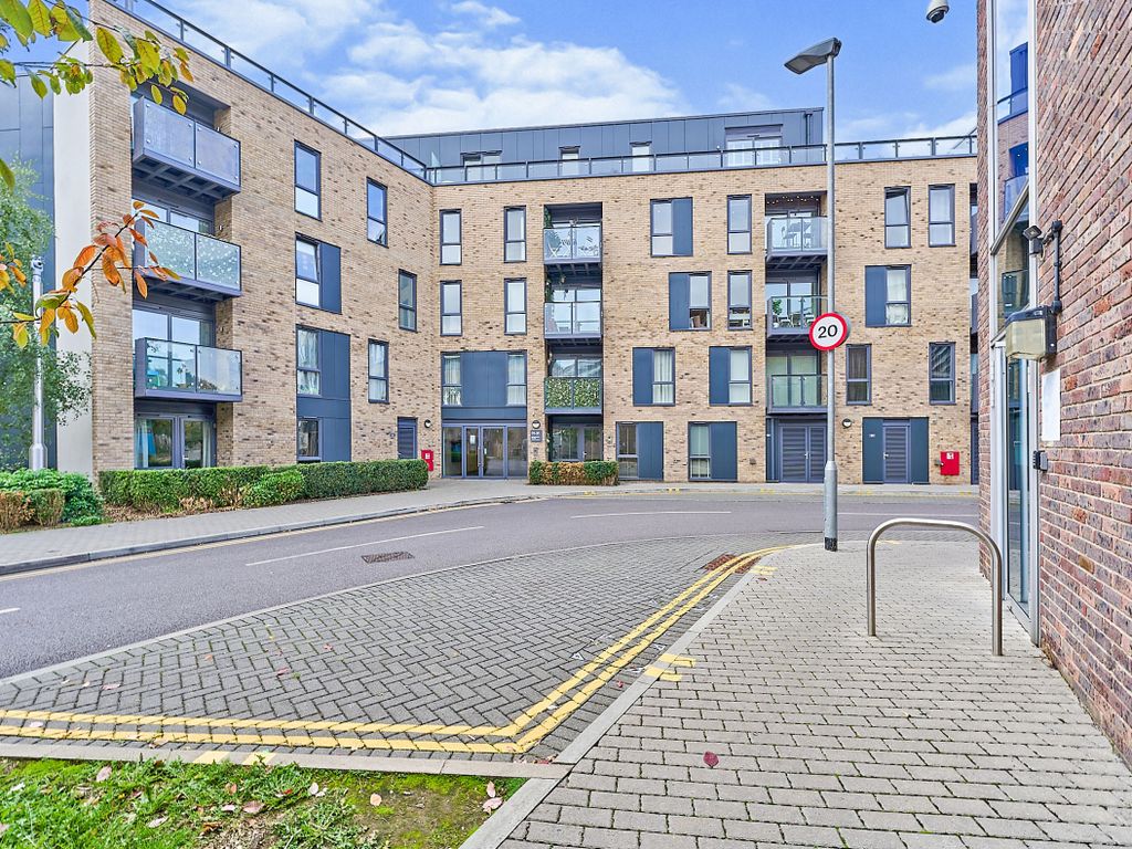1 bed flat for sale in Market Street, Addlestone KT15 - Zoopla