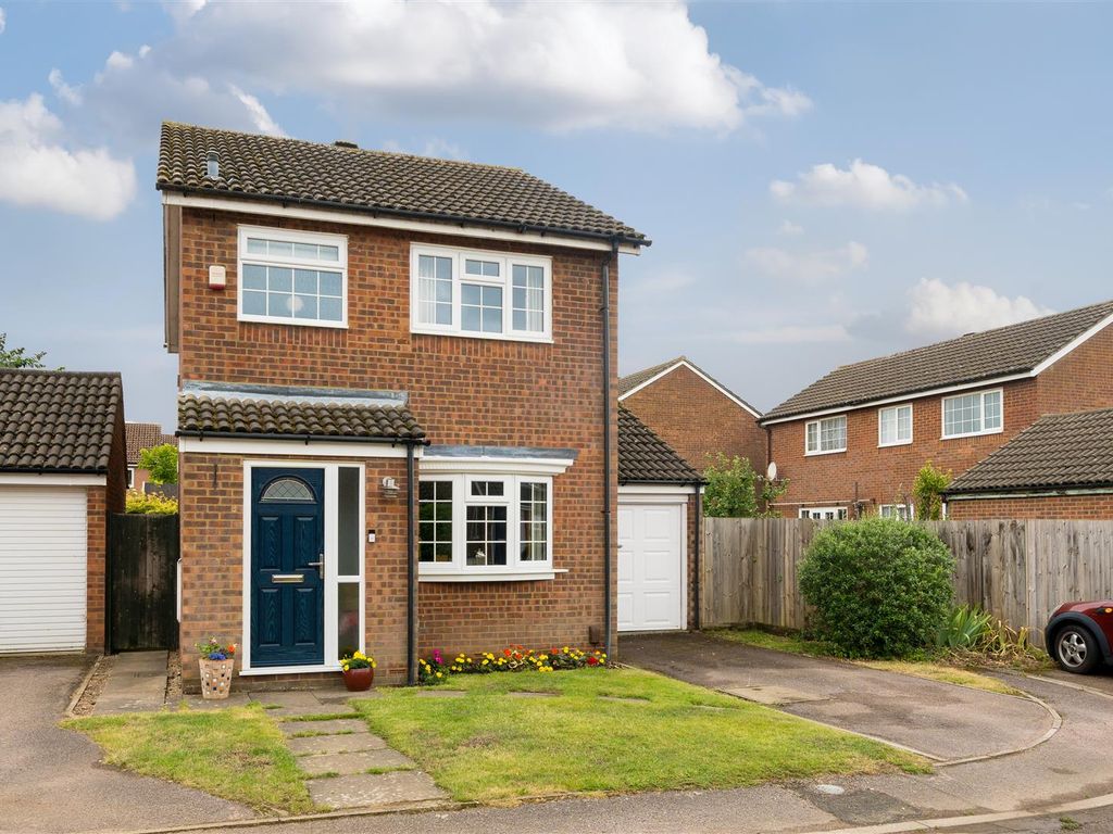 3 Bed Detached House For Sale In Brampton Close Bedford Mk42 £350 000