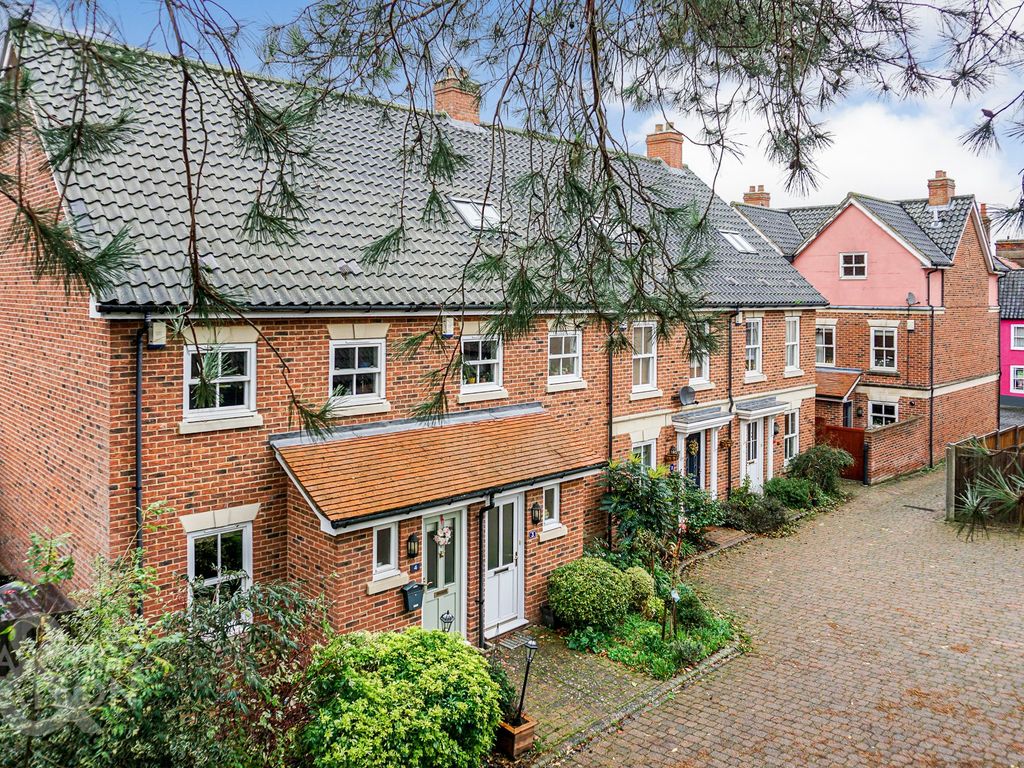 3 bed town house for sale in Saxon Place, Bungay NR35 - Zoopla