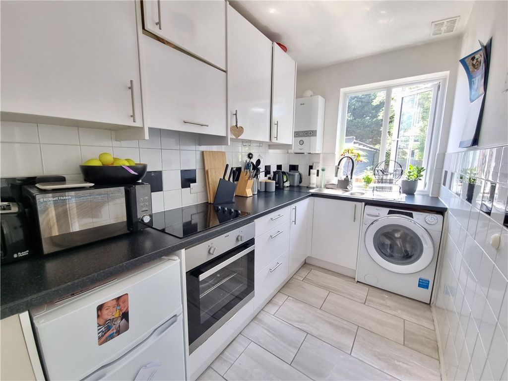 2 bed maisonette for sale in Windsor Drive, Chelsfield, Kent BR6 - Zoopla