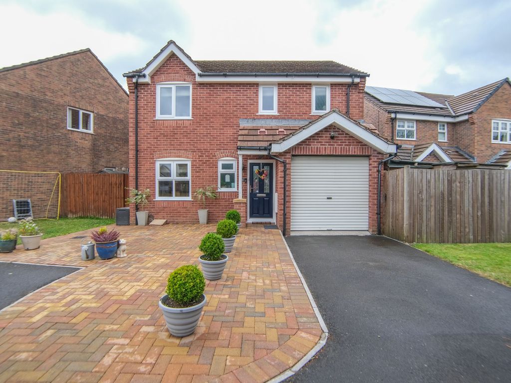 3 bed detached house for sale in Coed Fedwen, Birchgrove SA7, £275,000 ...