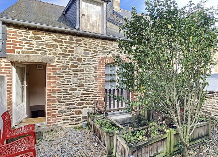 2 bed cottage for sale in Bazouges-La-Perouse, Bretagne, 35560, France, £101,280 - Zoopla