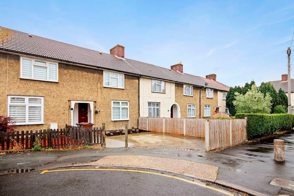 2 Bed Terraced House For Sale In Rugby Road Dagenham Rm9 £340 000
