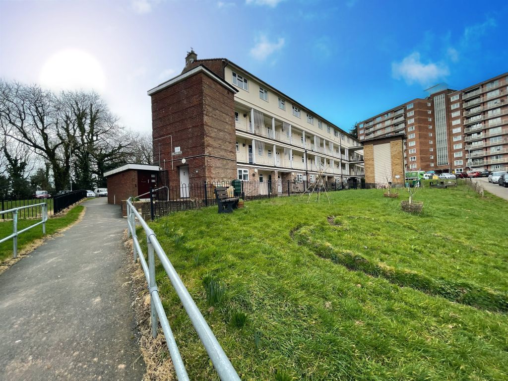 3 bed maisonette for sale in Hollybush Estate, Cardiff CF14 - Zoopla