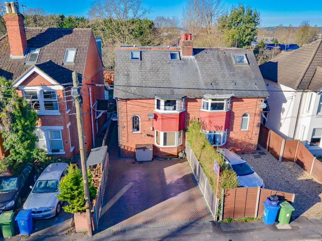 3 Bed Semi Detached House For Sale In Prospect Road Farnborough