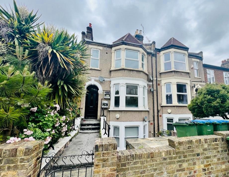 2 bed flat to rent in Genesta Road, Shooters Hill, London SE18 - Zoopla