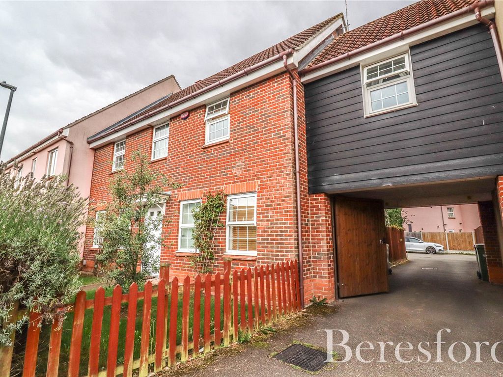 5 Bed Link Detached House For Sale In Lammas Drive Braintree Cm7 £