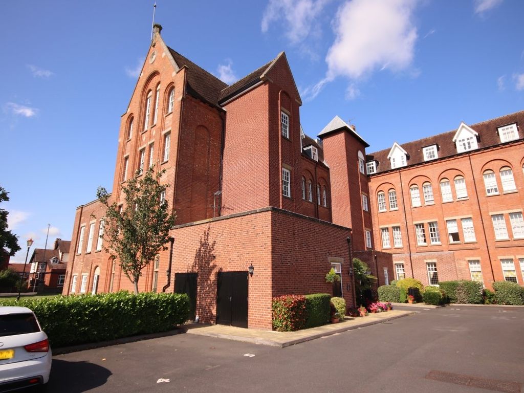 1 bed flat for sale in College Gate, Salisbury Close, Crewe, Cheshire ...