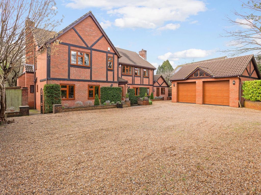 6 bed detached house for sale in Vicarage Way, Gerrards Cross SL9, £ ...