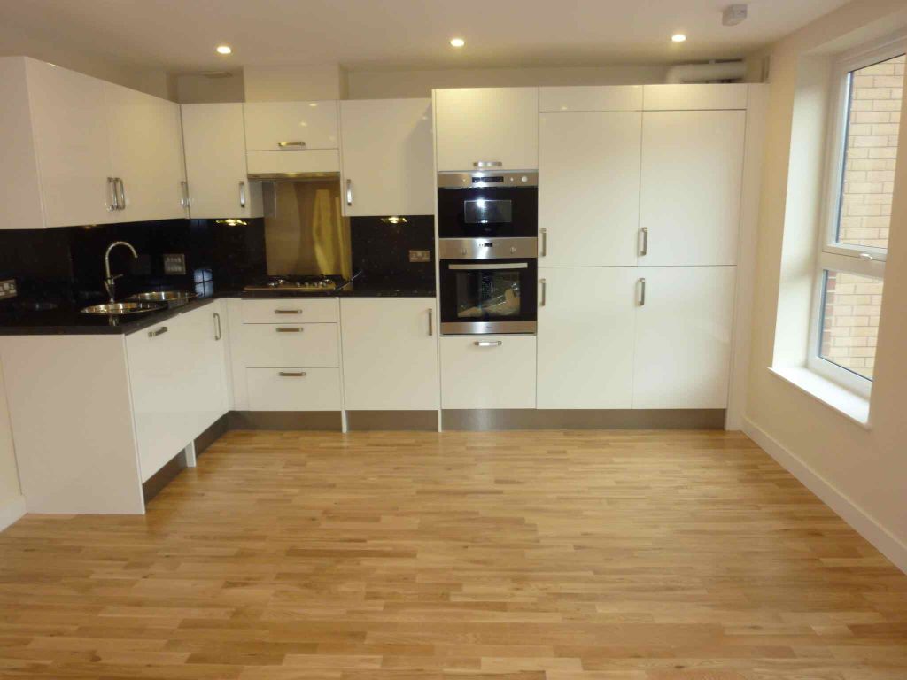 2 bed flat to rent in Owen Square, Watford WD19, £1,500 pcm - Zoopla