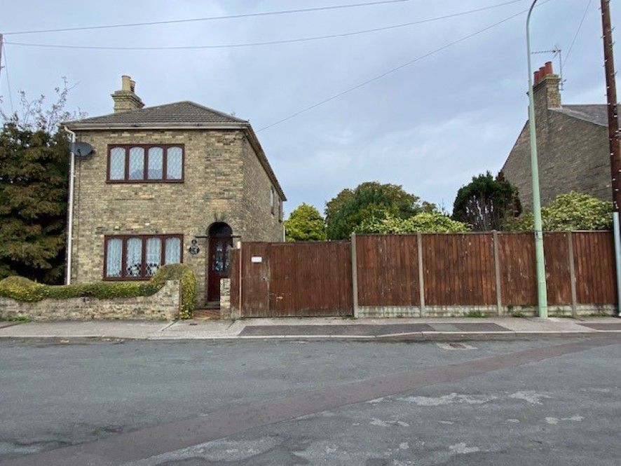 3 bed detached house for sale in 18 Morton Road, Lowestoft, Suffolk ...