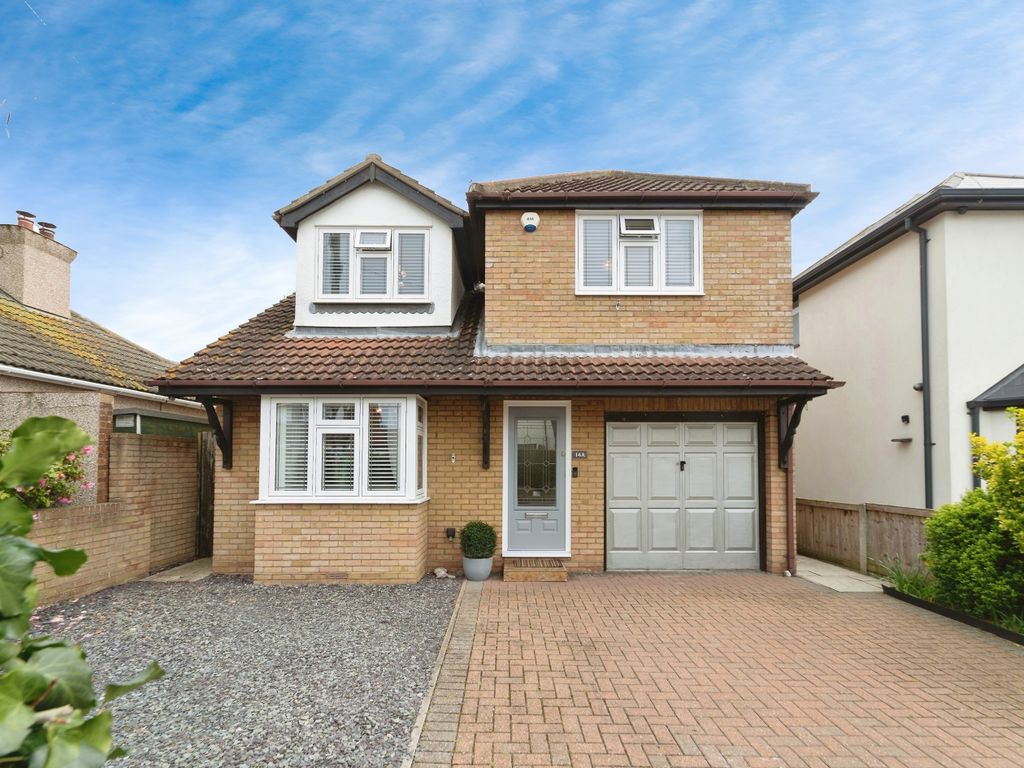 4 Bed Detached House For Sale In Harewood Avenue Rochford Essex Ss4