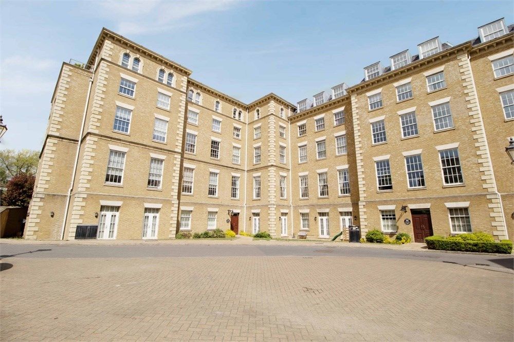 2 bed flat for sale in Royal Drive, London N11 - Zoopla