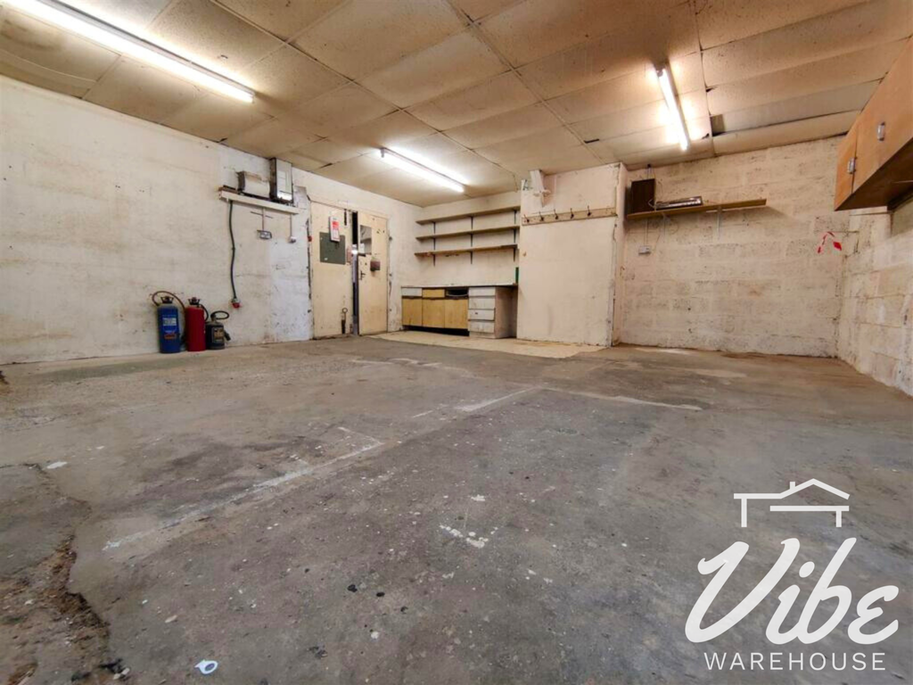 Light industrial to let in Colne Valley Business Park, Huddersfield HD7, £3,600 pa - Zoopla