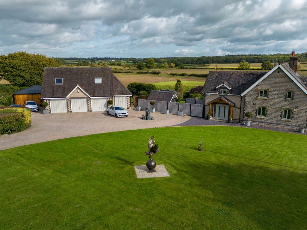 4 bed detached house for sale in Croome D'abitot, Severn Stoke ...