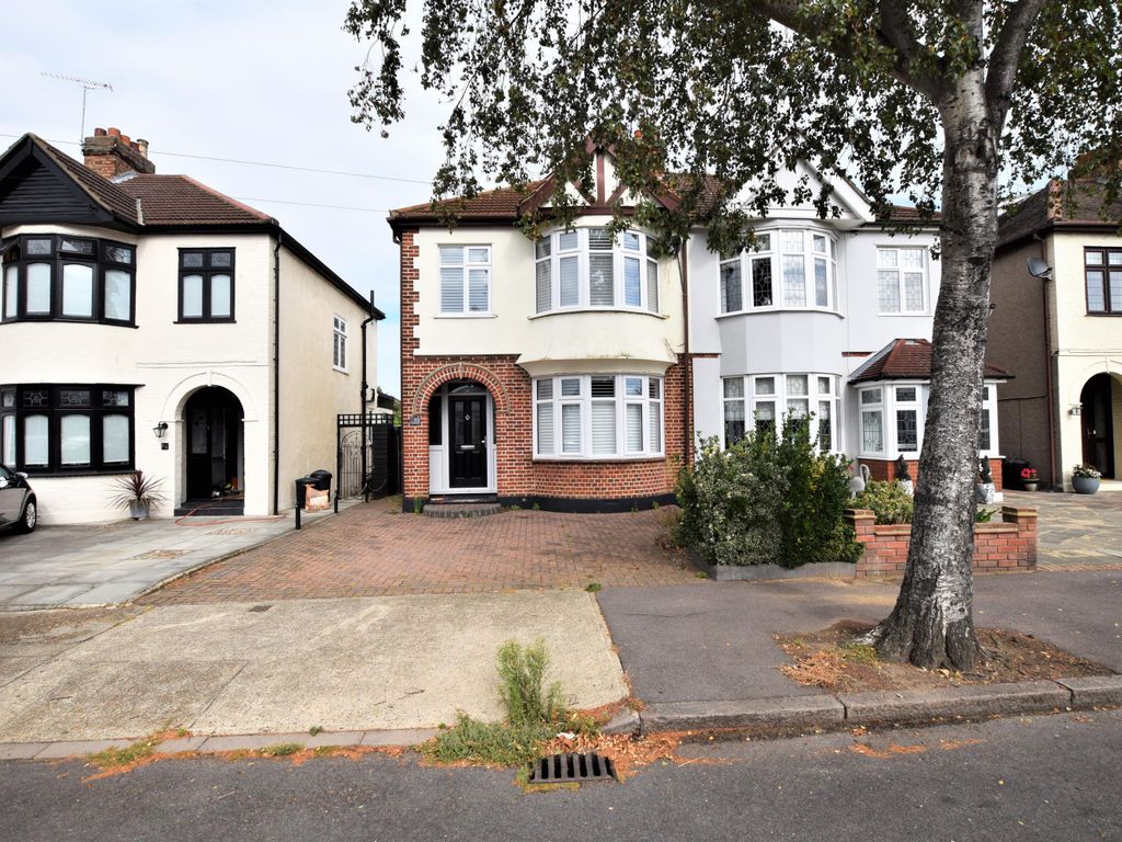 3 bed property to rent in Stanley Road, Hornchurch RM12 - Zoopla