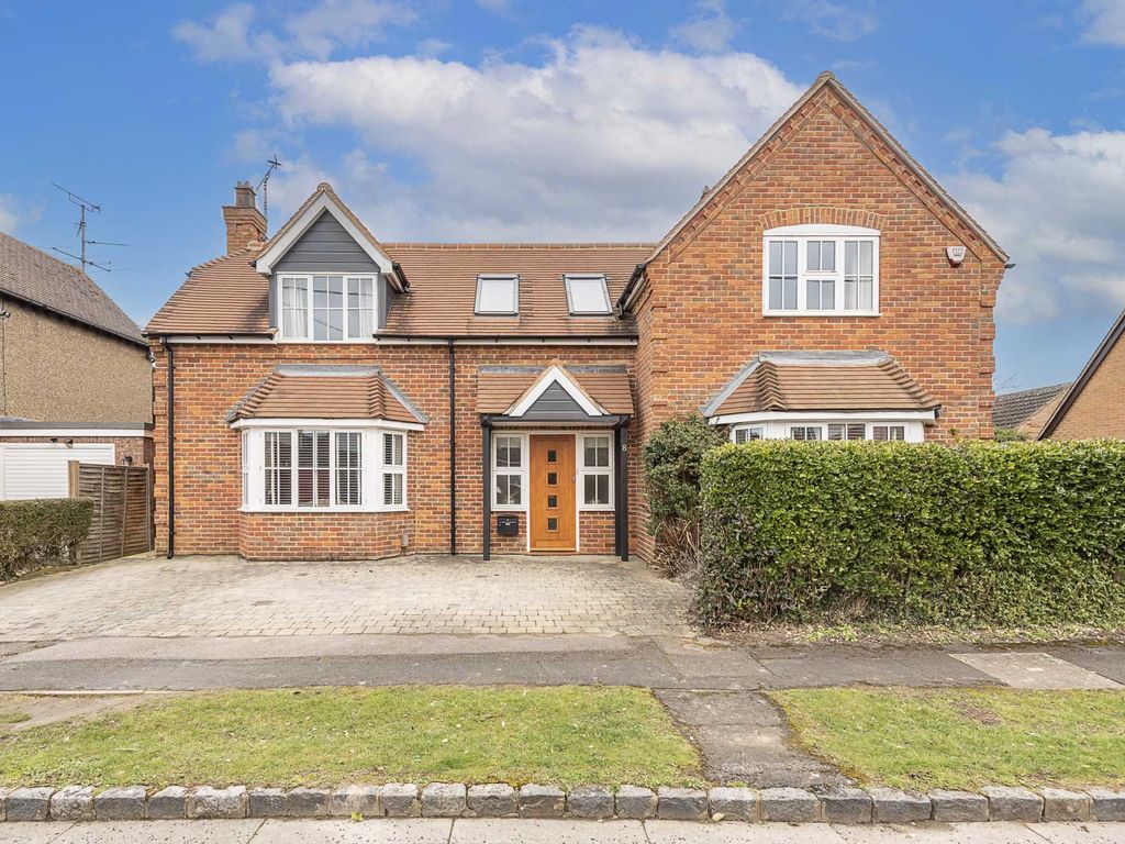4 bed detached house for sale in Manor Road, Tring HP23 - Zoopla