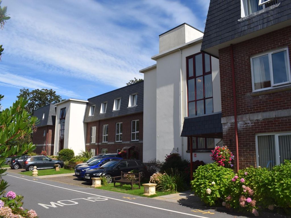 2 bed flat to rent in Clyne Common, Swansea SA3, £825 pcm - Zoopla