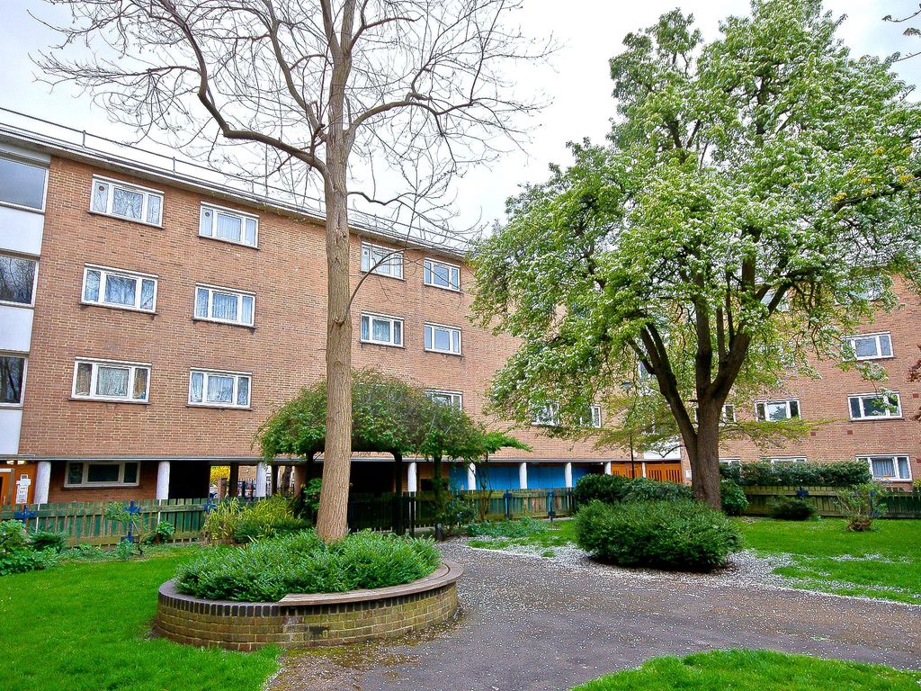 4 bed flat to rent in Jeffreys Road, Stockwell SW4 - Zoopla