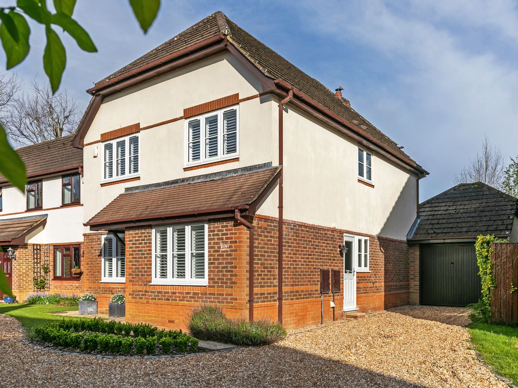 4 Bed Detached House For Sale In Nightingale Close Winchester So22 £