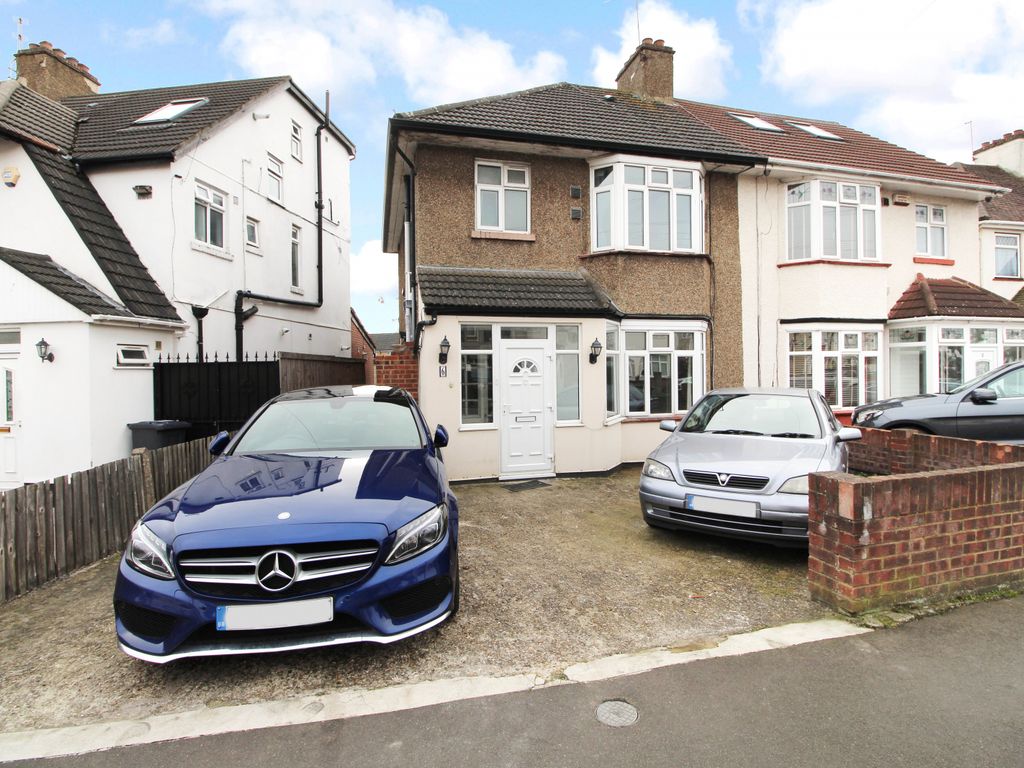 4 Bed Semi Detached House To Rent In Ellington Road Hounslow Tw3 £