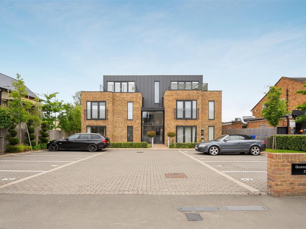 1 bed flat for sale in Dedworth Road, Windsor SL4, £335,000 - Zoopla