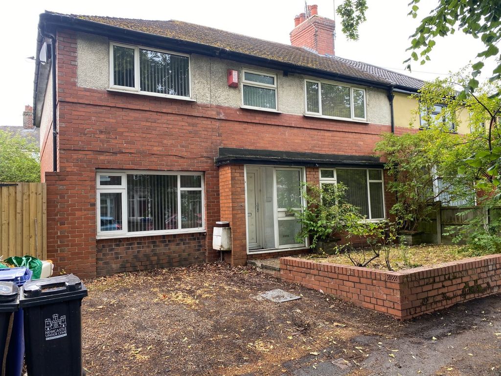 6 Bed Semi Detached House For Sale In Basford Park Road Newcastle