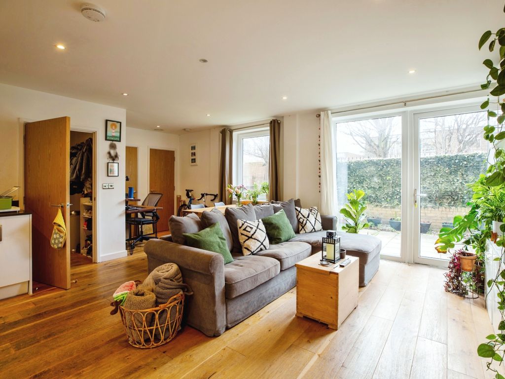2 bed flat for sale in 49 Commerell Street, London SE10, £525,000 - Zoopla