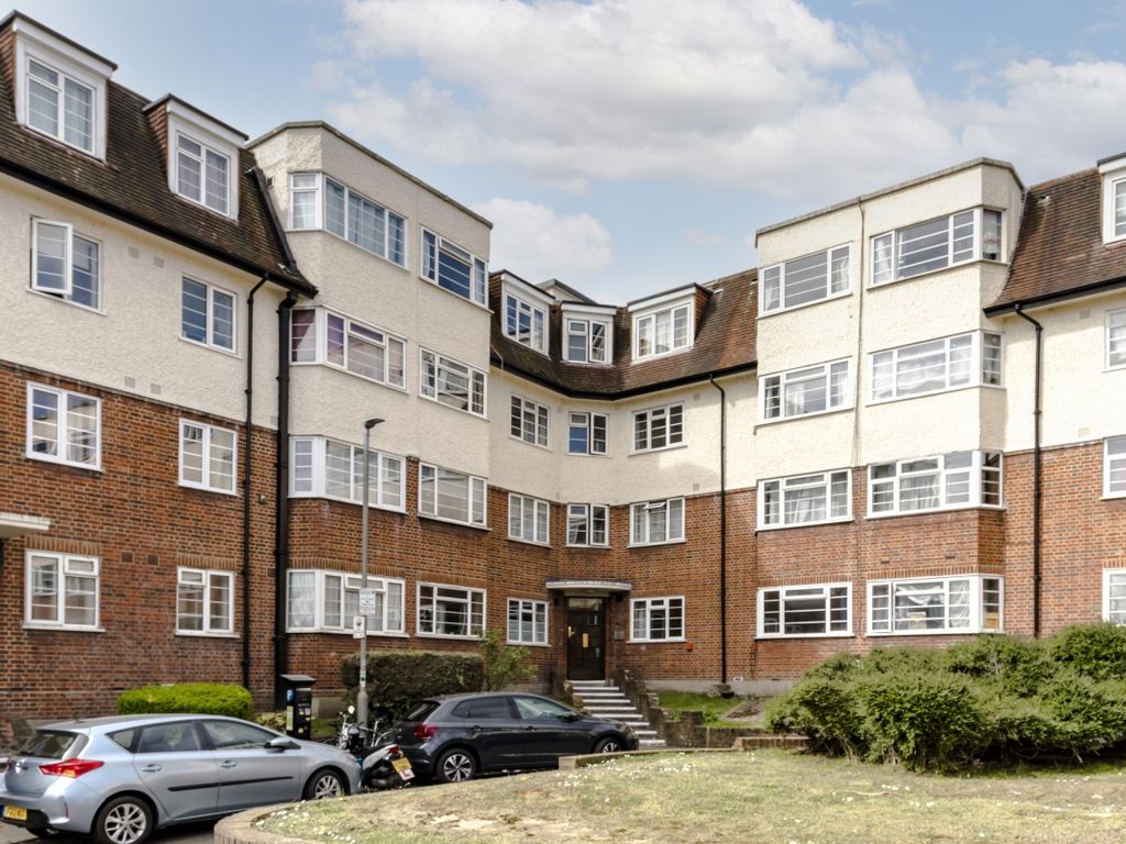 3 bed flat to rent in Upper Tooting Road, London SW17, £2,100 pcm - Zoopla