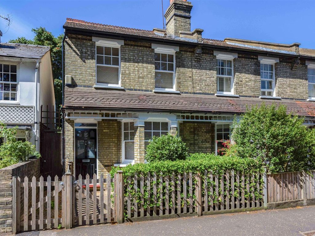 3 bed end terrace house for sale in First Cross Road, Twickenham TW2 - Zoopla