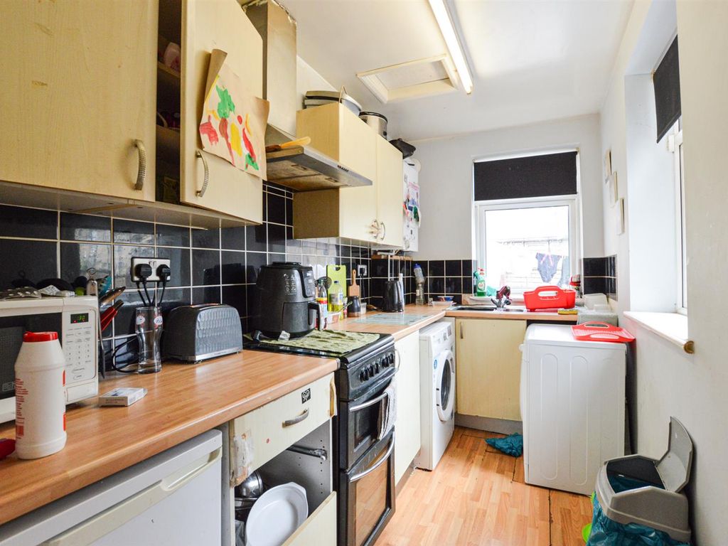 2 bed terraced house for sale in Oak Street, Elland HX5, £115,000 - Zoopla