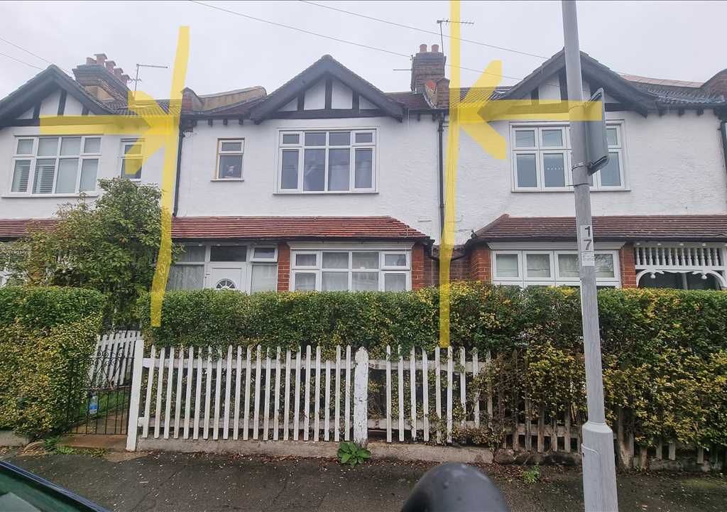 3 bed terraced house for sale in Chestnut Grove, New Malden KT3 - Zoopla