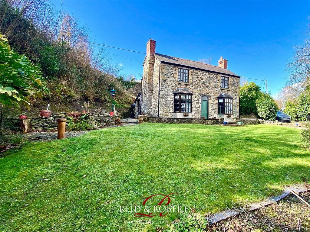 3 Bed Detached House For Sale In Woodlands Road Froncysyllte