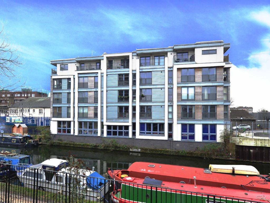 2 bed flat to rent in Branch Place, London N1, £2,400 pcm - Zoopla