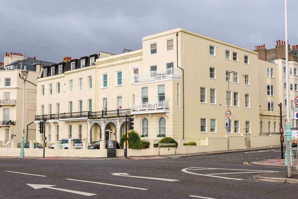 2 bed flat for sale in Marine Parade, Brighton BN2 - Zoopla