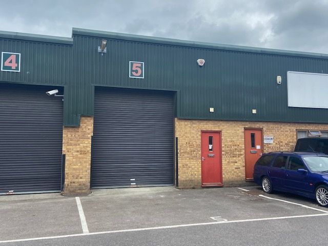 Warehouse to let in Bumpers Farm, Chippenham SN14, £7,500 pa - Zoopla