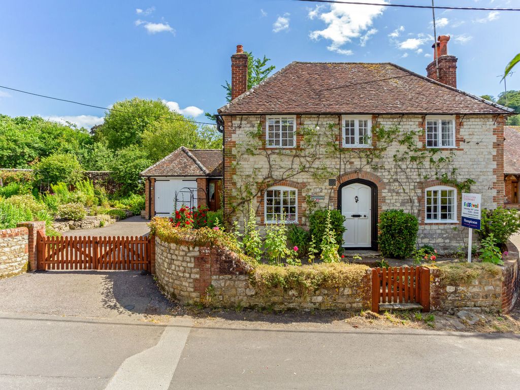 3 bed detached house for sale in Gracious Street, Selborne GU34, £ ...