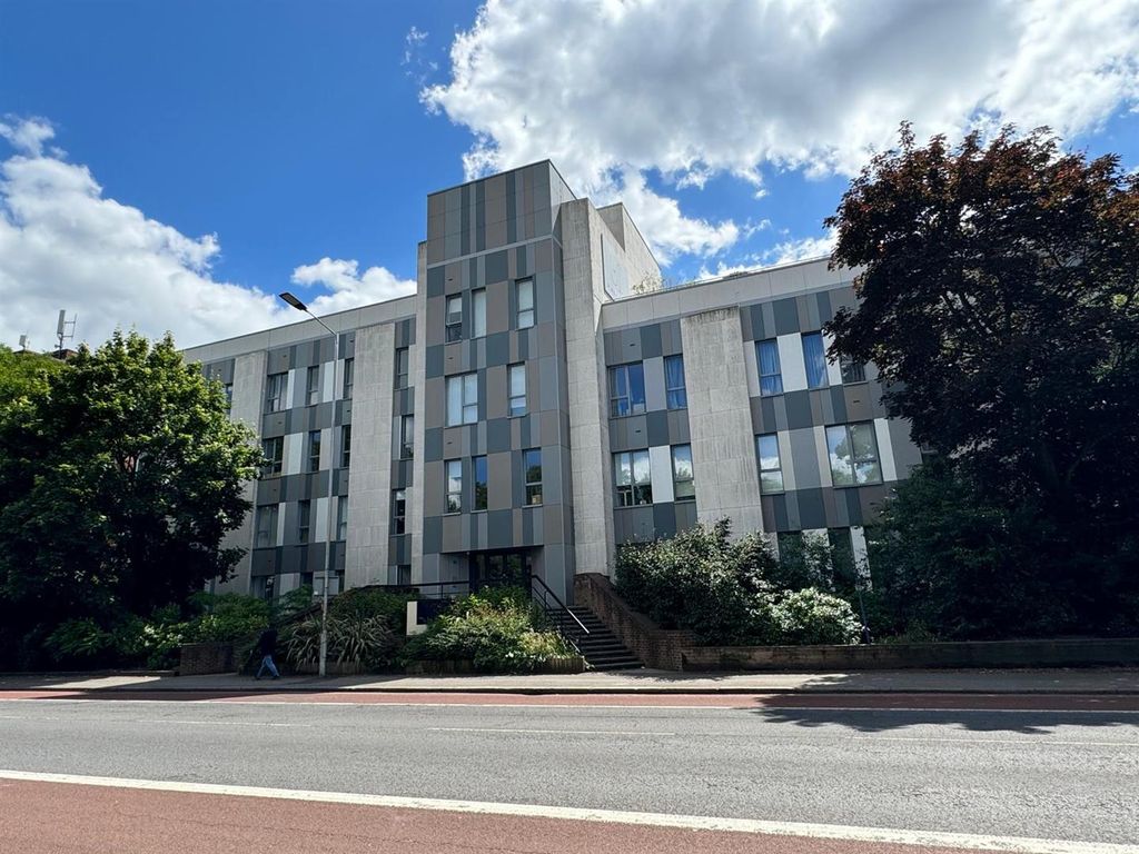 Studio to rent in Kings Road, Reading RG1, £1,250 pcm - Zoopla