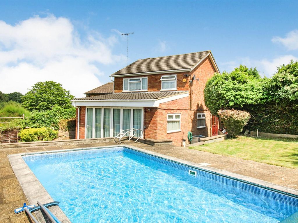 4 bed detached house for sale in Little Road, Hemel Hempstead HP2 - Zoopla
