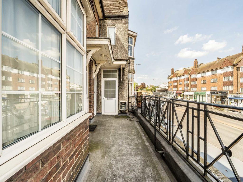 2 bed flat for sale in Watford Way, London NW4, £280,000 - Zoopla