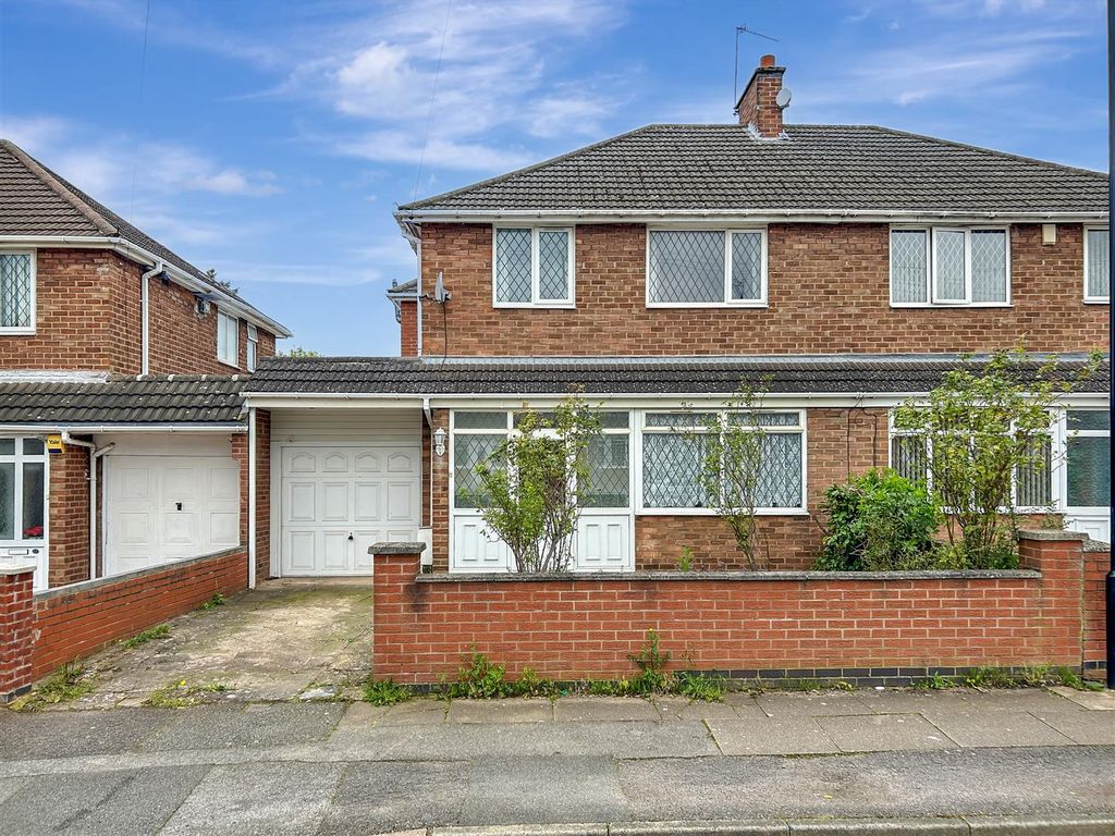 4 Bed Semi Detached House For Sale In Cubbington Road Hall Green