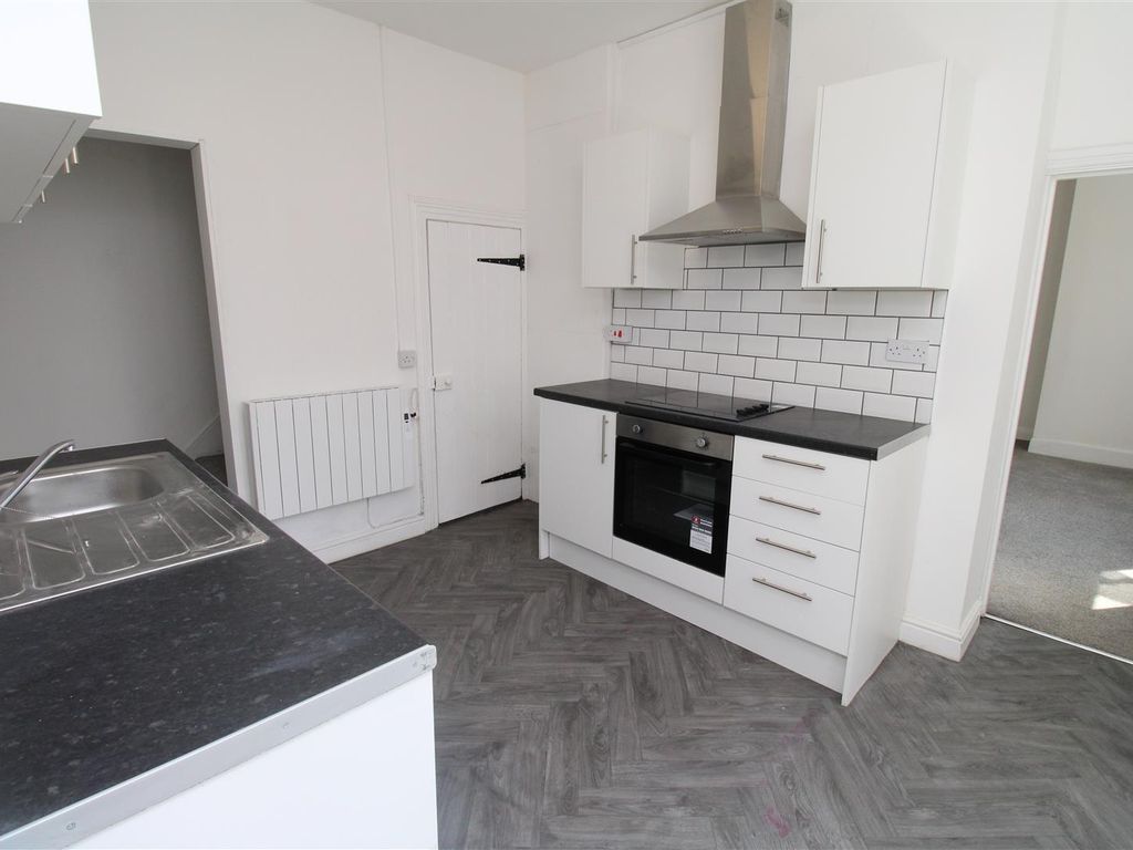 2 bed property to rent in Aberrhondda Road, Porth CF39, £750 pcm - Zoopla