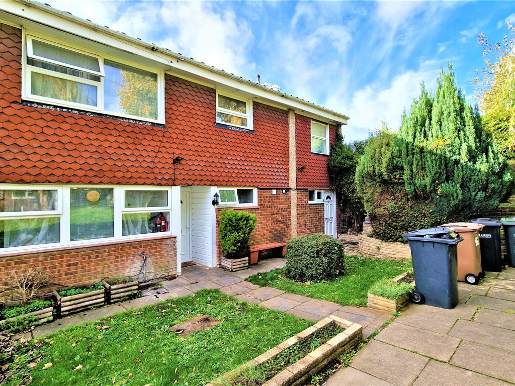 5 bed terraced house to rent in Eaton Green Road, Luton LU2, £3,250 pcm ...