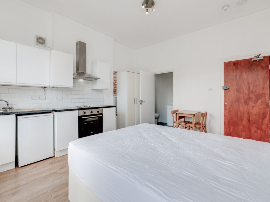 Studio to rent in Manstone Road, West Hampstead NW2, £1,300 pcm - Zoopla